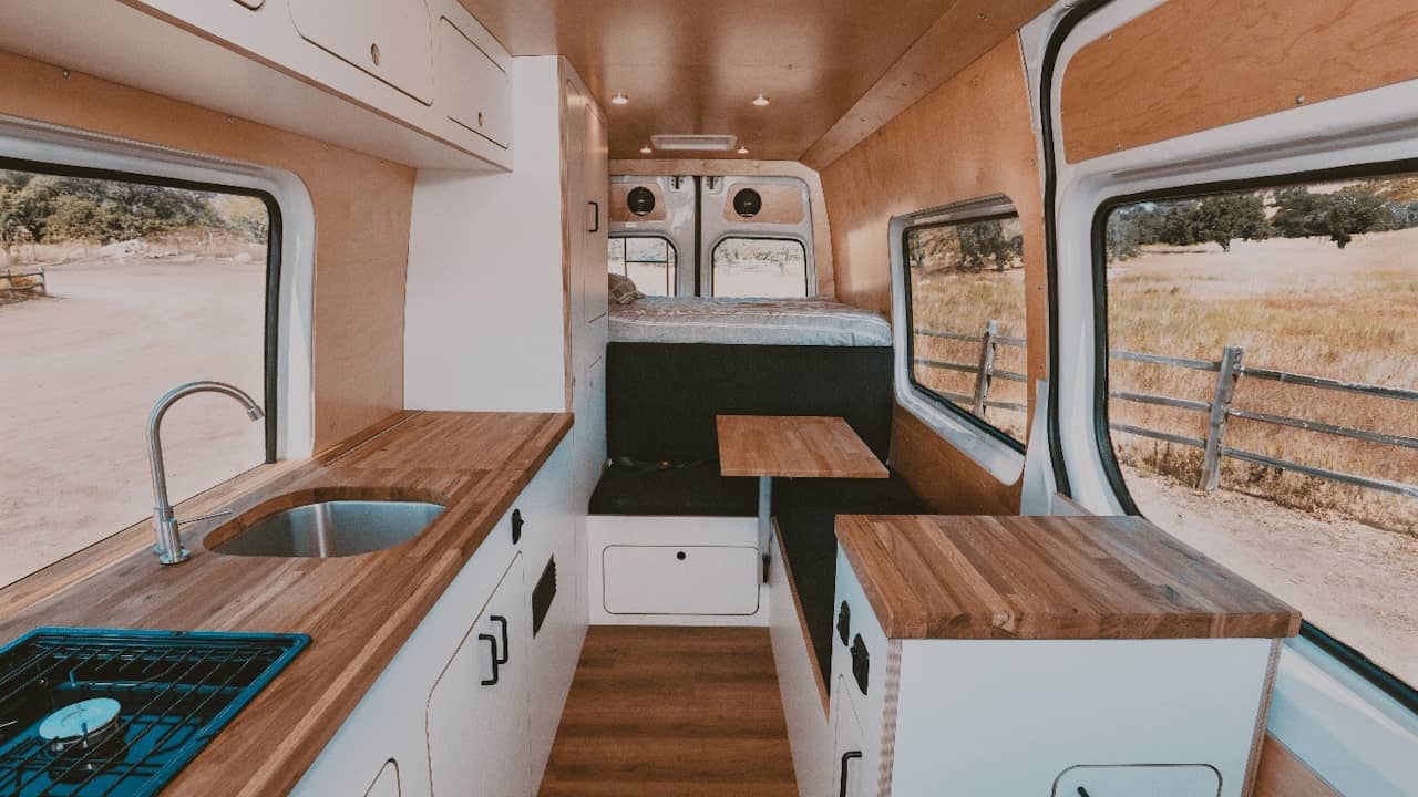Voyager en van aménagé : conseils, astuces vanlife et erreurs à éviter